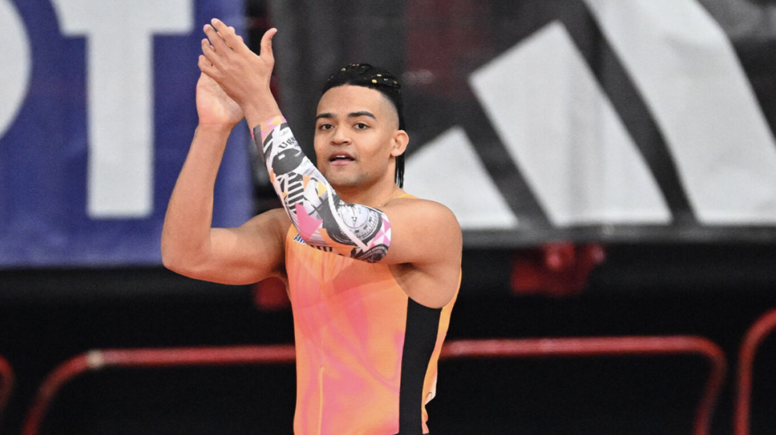 King of the skies: Karalis soars to 6.01m at SEF, setting a new Greek ...