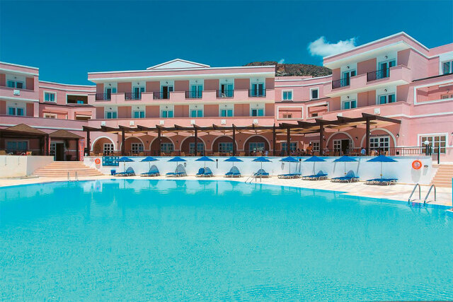 Hotel owners are on the rails for the digital work card - ProtoThema ...