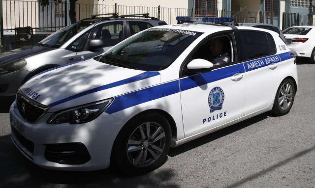Incident at Evelpidon: the traffic police issued a ticket to a police ...