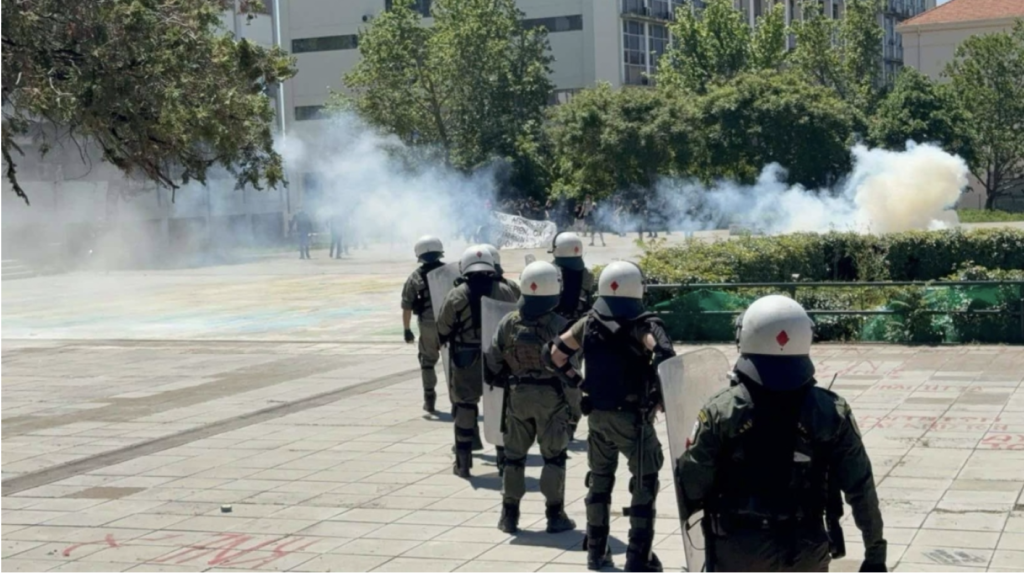 Aristotle University of Thessaloniki: Hooded individuals clash with ...
