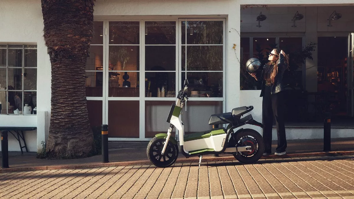 The new electric scooter "Noos" by Ecoshift: A game-changer in Greek micro-mobility - ProtoThema ...