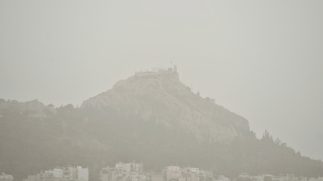 African dust "chokes" Athens and many regions of Greece – Watch videos ...