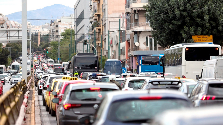 The viral video of a man as he exposes his wife at his own birthday party for cheating – "I know ...