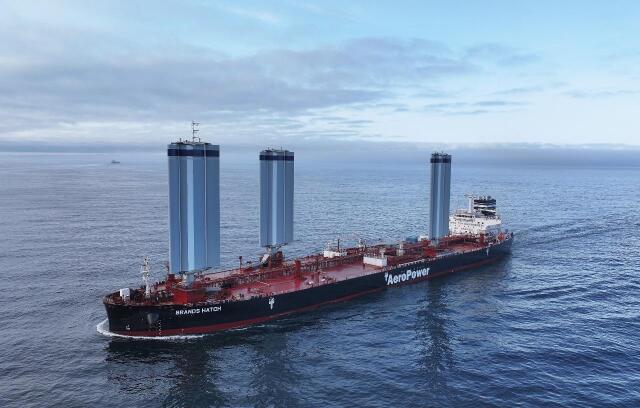 Piraeus has financed the world's first LR2 wind tanker - It has sails ...