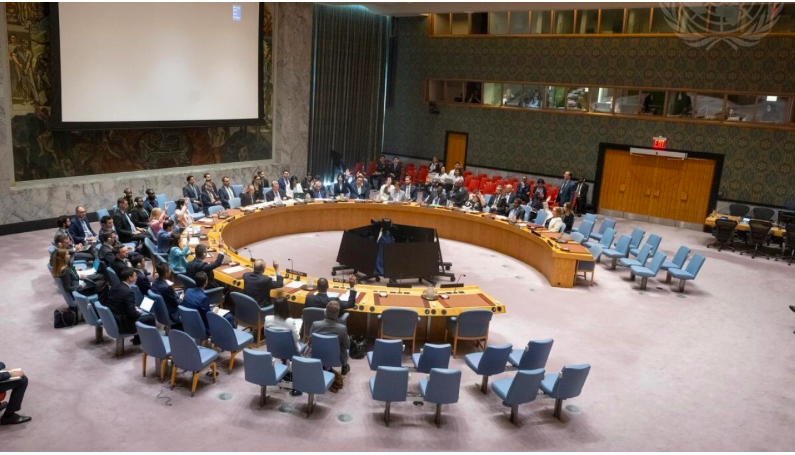 The moment of the attack on the Greek-owned Magic Seas in the Red Sea ...