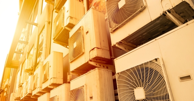 On the edge of an energy razor: Heatwave up to 44°C tests the power ...