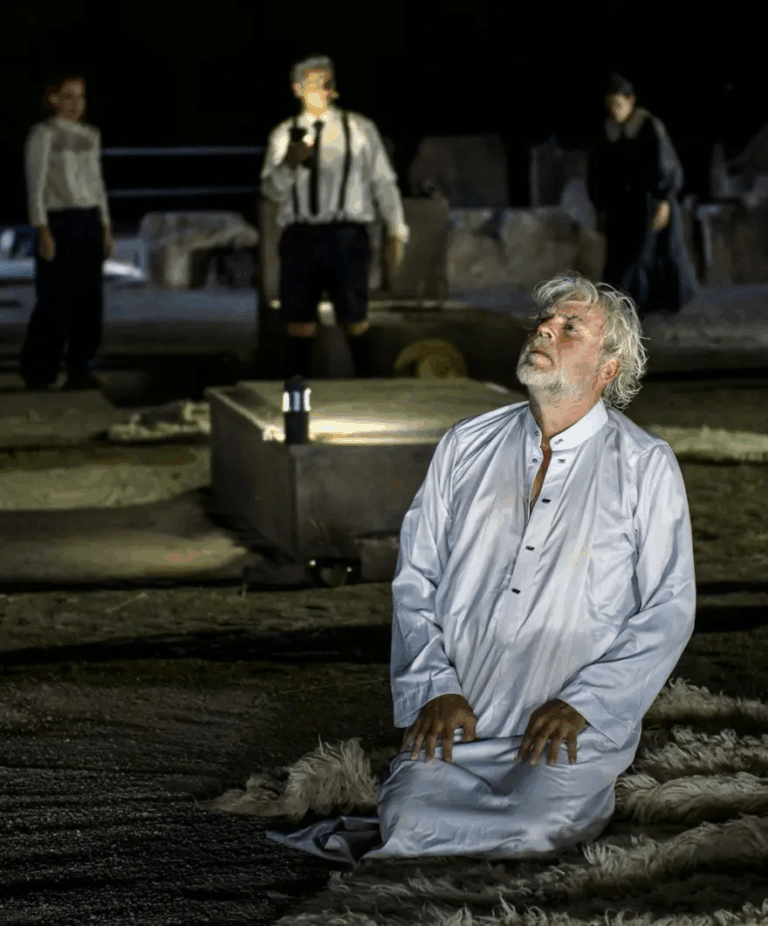 Oedipus' 'standing ovation,' five minutes of applause at the Ancient ...
