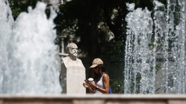 Greece enters six-day heatwave: 44°C forecast, emergency measures in ...