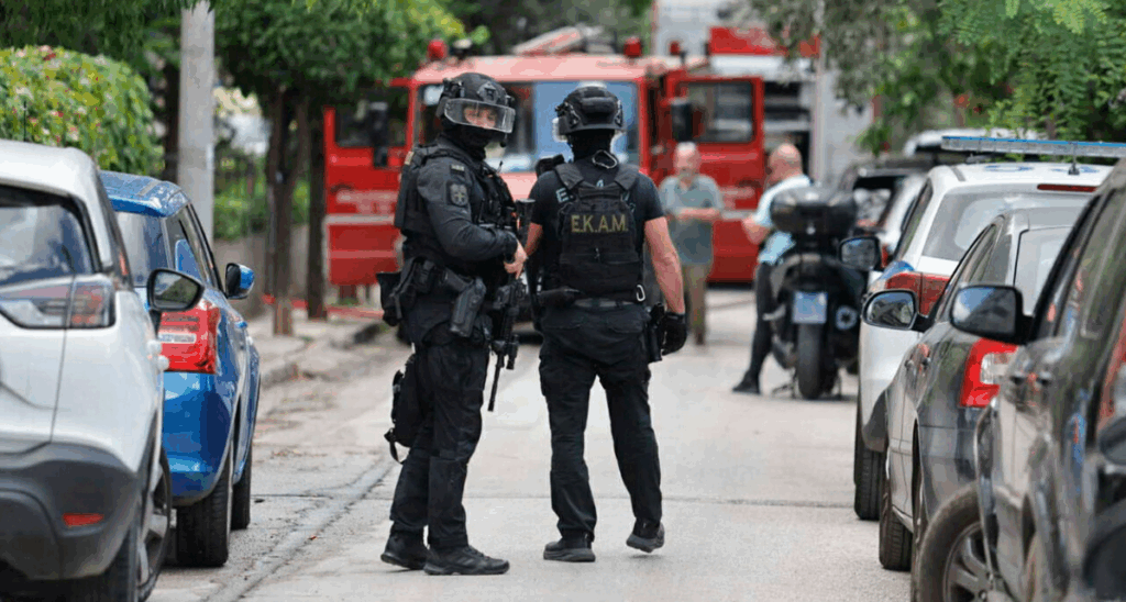 The man who had barricaded himself in an apartment in Cholargos has ...