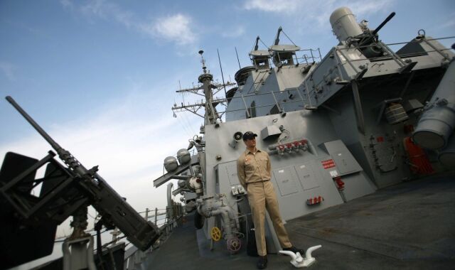 New incident in the China Sea: China expelled US destroyer - ProtoThema ...
