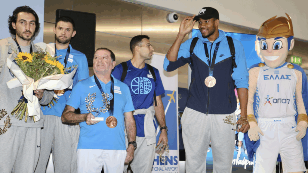 The “bronze” Greek National Team returns from Riga – “We wanted to lift ...