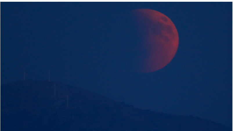 The “Blood Moon” lights up the Greek sky tonight – Full eclipse ...