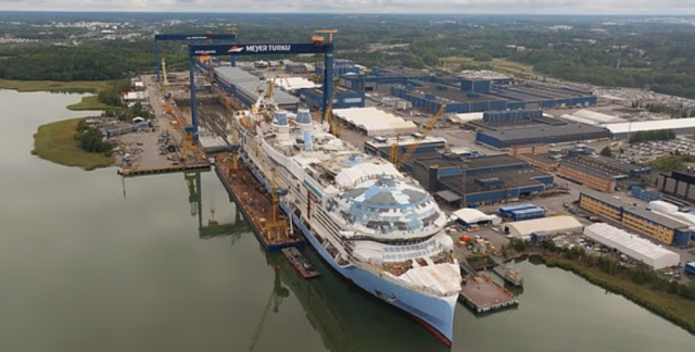 The world's largest cruise ship is on the water: 370 metres long, 21 ...