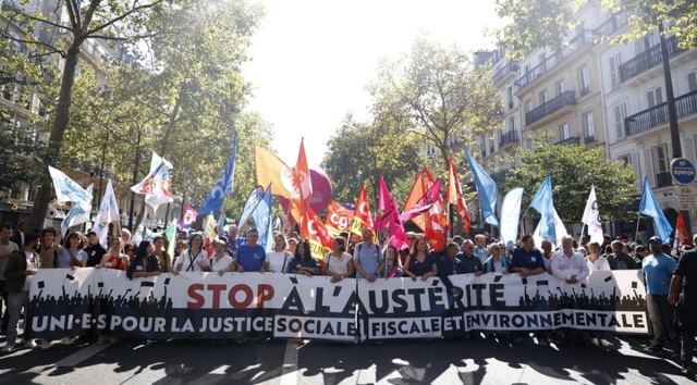 Hundreds of thousands of French on the streets against austerity ...