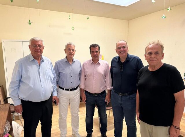 Plevris visits migrant shelters with the message "prison or return ...