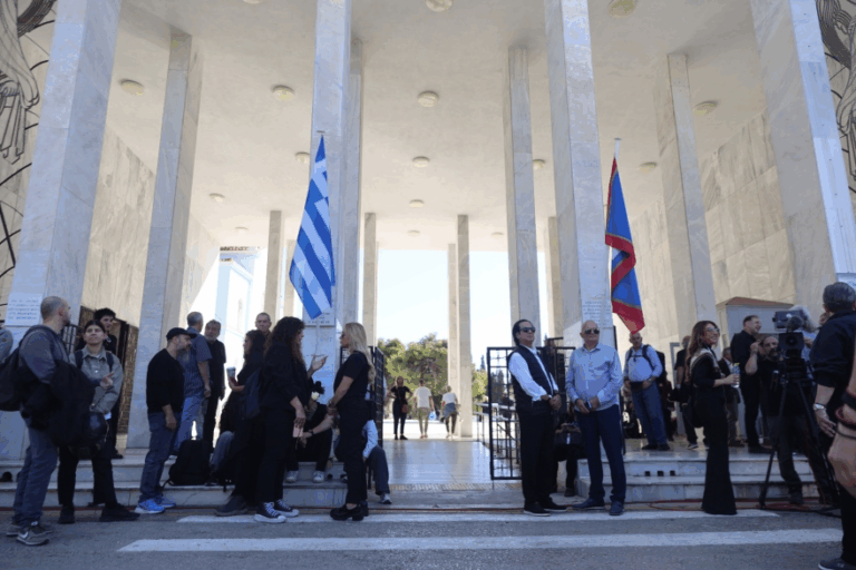 Dionysis Savvopoulos: With tears and songs Greece bids farewell to its ...