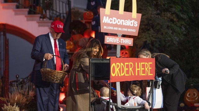 Trump’s Halloween spectacle: High-fives, candy requests, and a mini-me ...