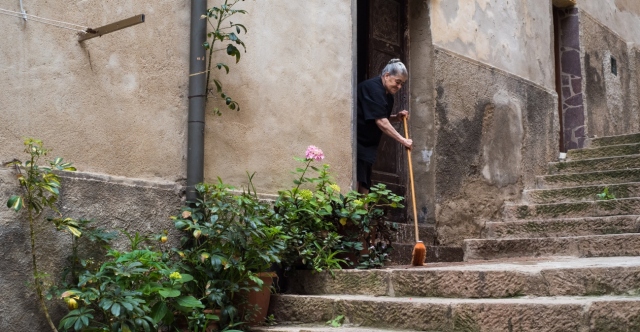 Italy’s centenarians on the rise: The secrets of longevity - ProtoThema ...