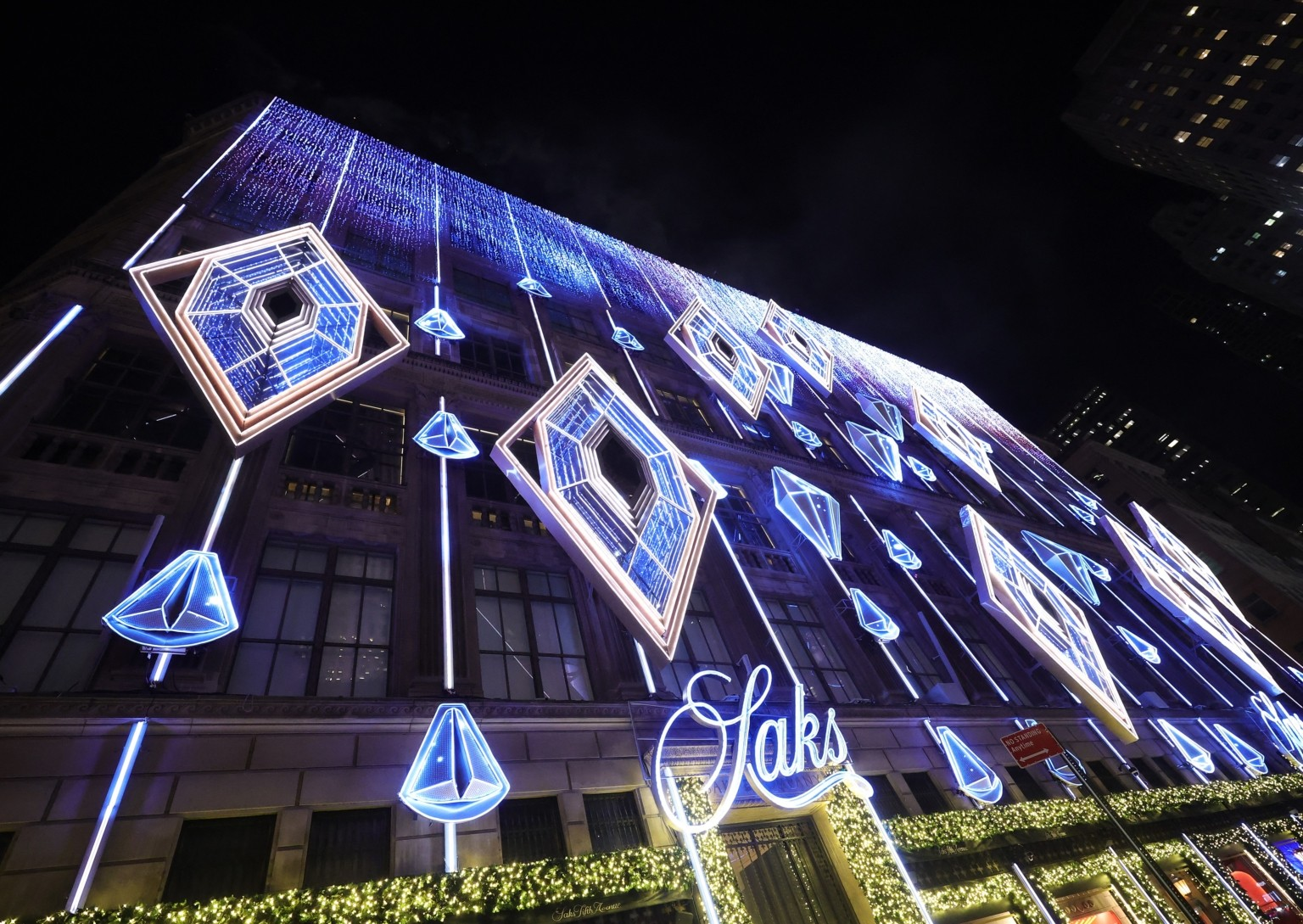 Saks in the shadow of bankruptcy – In a difficult position despite ...