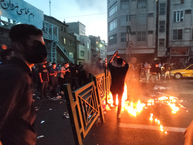 Protests continue for a fourth day in Iran, attack on government ...
