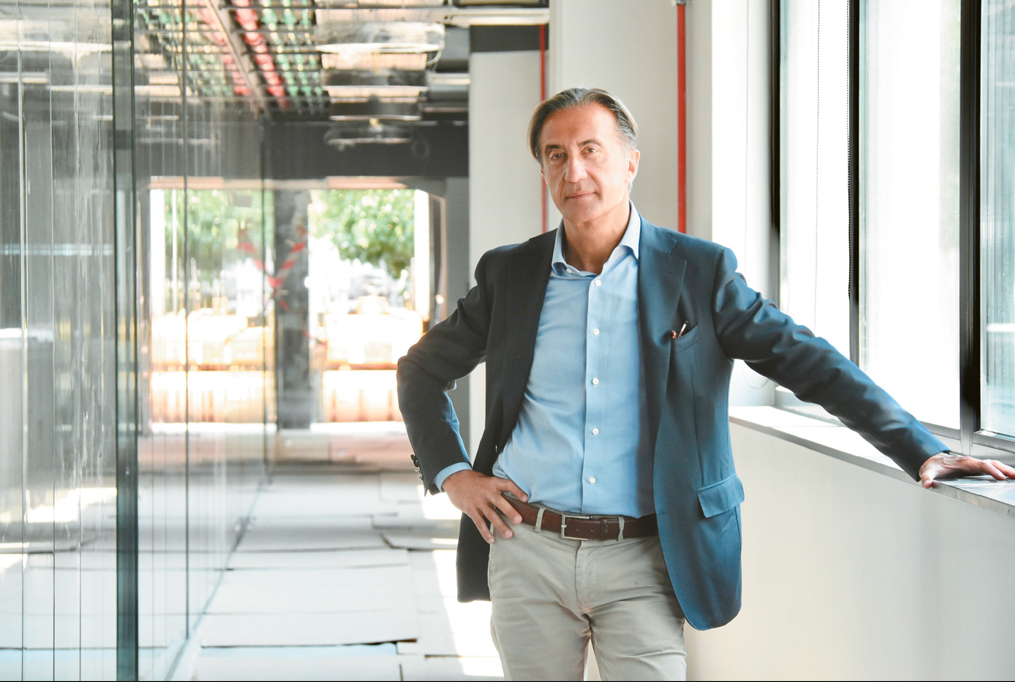 A 17-year-old’s Everest dream: The death zone that forced her back - ProtoThema English