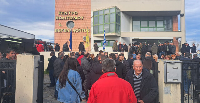 Robert Kennedy Jr. and Pete Hegseth had a “showdown” over who could do 100 pull-ups and 50 push ...