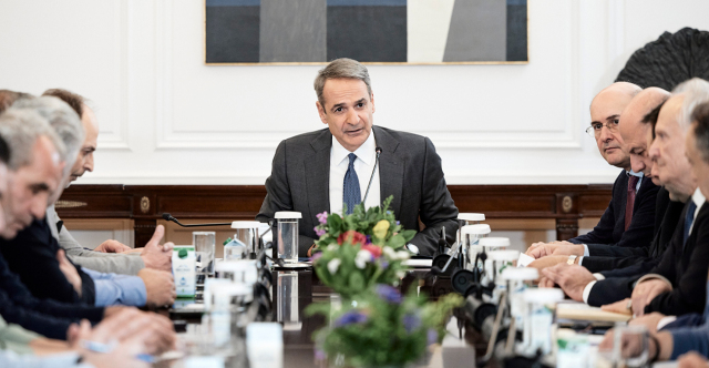 Iran responds to Trump's threats: 'We will strike American bases in ...