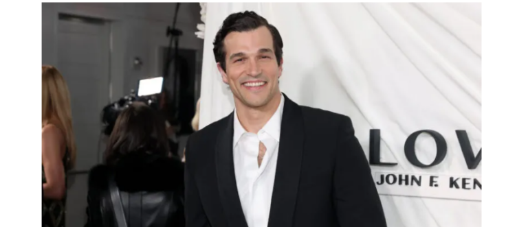 Paul Anthony Kelly: ‘Love Story’ star becomes a father - ProtoThema English