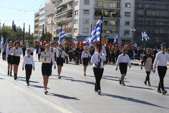 March 25: Student parade today at Syntagma Square, see which roads are ...