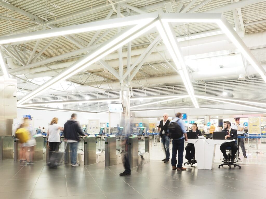 Tourism: International air arrivals fell in April for the first time ...