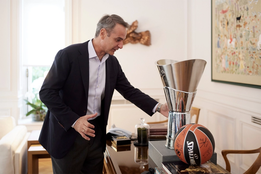 PM Mitsotakis welcomed Olympiacos, the European champions, to the ...