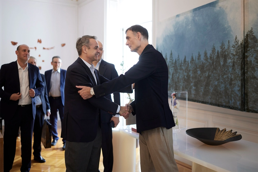 PM Mitsotakis welcomed Olympiacos, the European champions, to the ...
