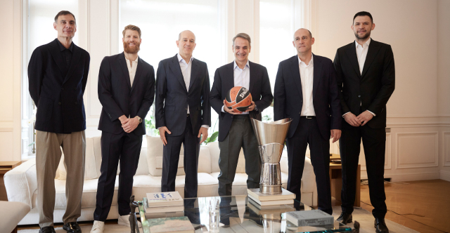 PM Mitsotakis welcomed Olympiacos, the European champions, to the ...