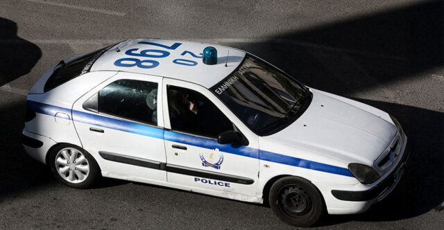Man threatens to fall from a rooftop in Mandra, holds a knife ...